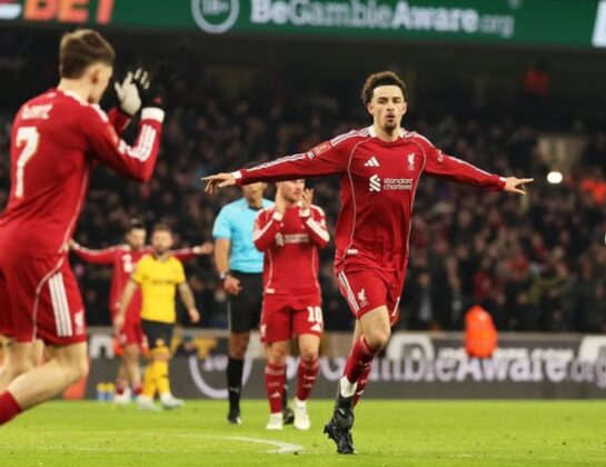 Liverpool-Trainer provoziert durch das neue Gebot von Curtis Jones ...